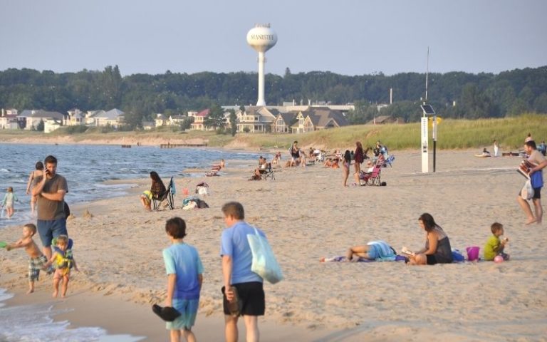 Complete Guide to Manistee MI: 26 Best Things to Do for the Most ...