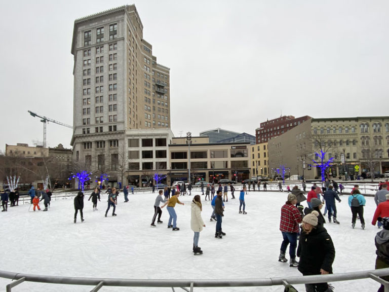 Outdoor Ice Skating Rinks: 20+ Inviting Ice Rinks in Michigan to Try ...