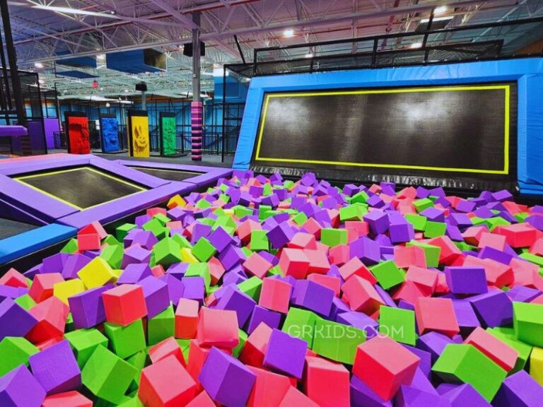 NOW OPEN: Fun Park at Rivertown Crossings - 'Soar N Bounce' - is Massive! - grkids.com